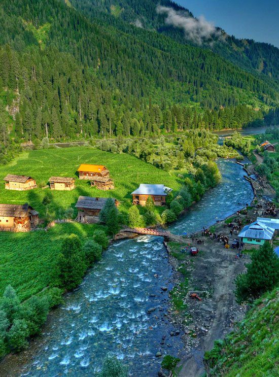 Kashmir | Geography | History & Conflicts | Famous Sites - Beautiful Places